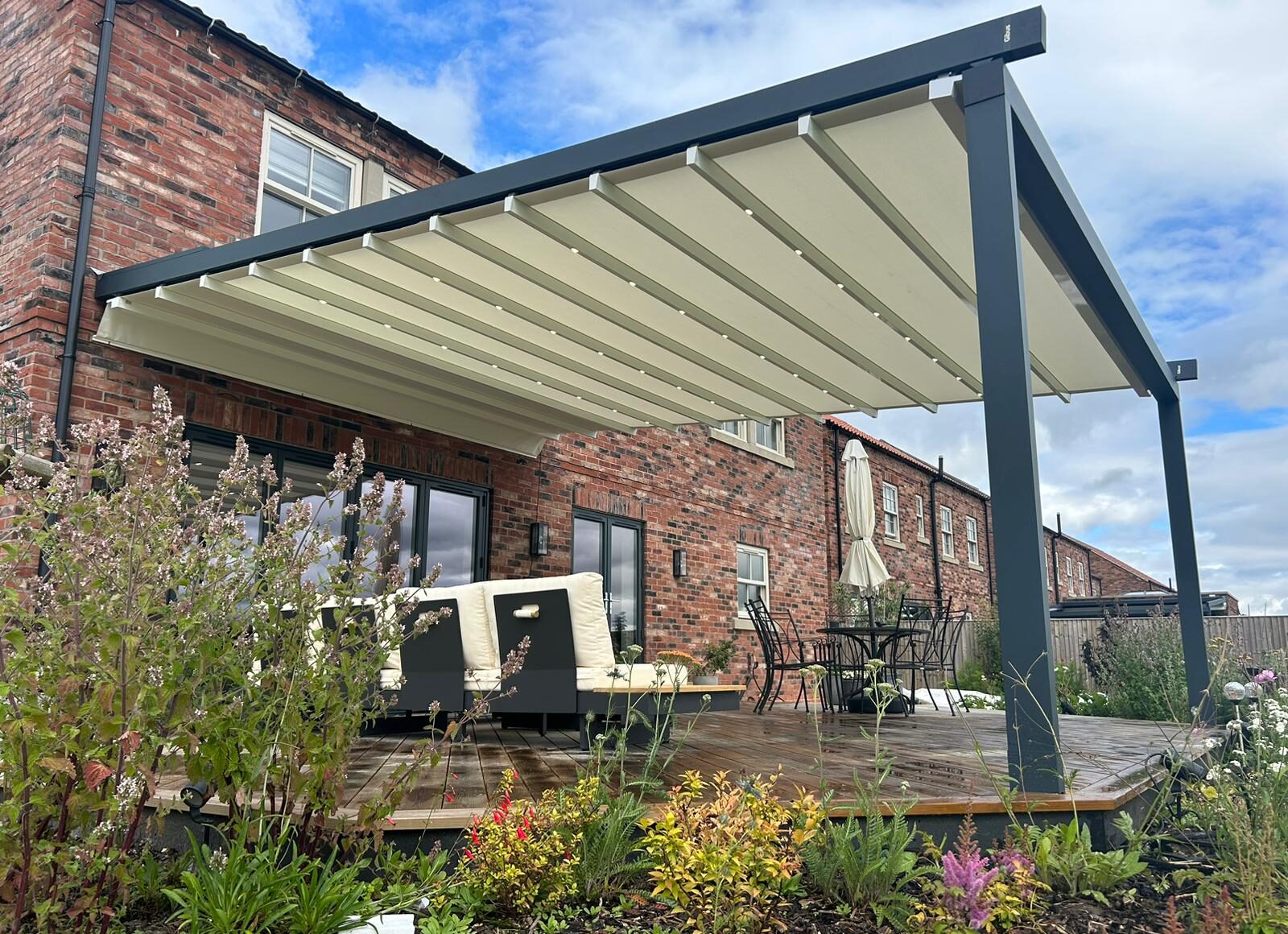 Retractable Pergolas | Garden Pergola with Retractable Roof - Open ...